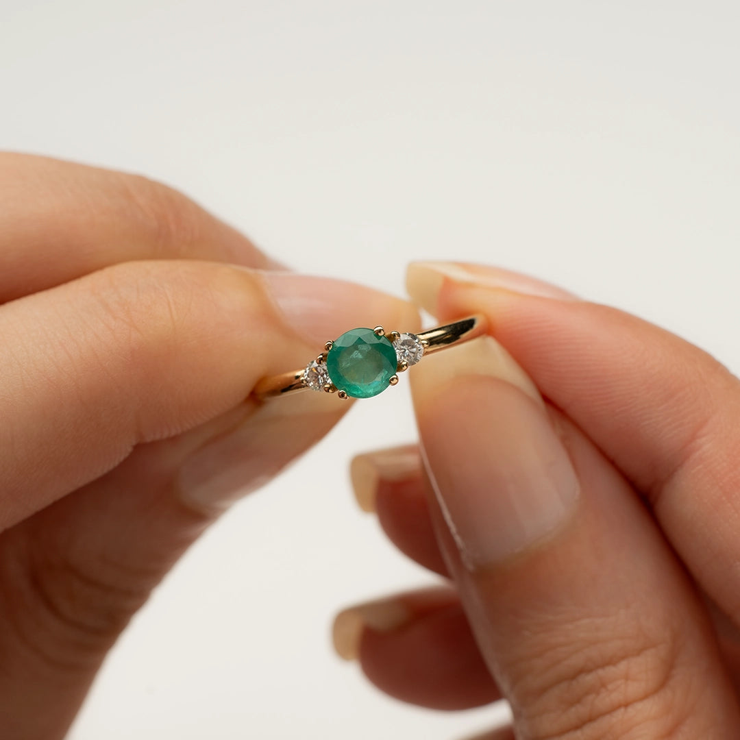 18K Gold Round Emerald Diamond Ring – Bijaar.com